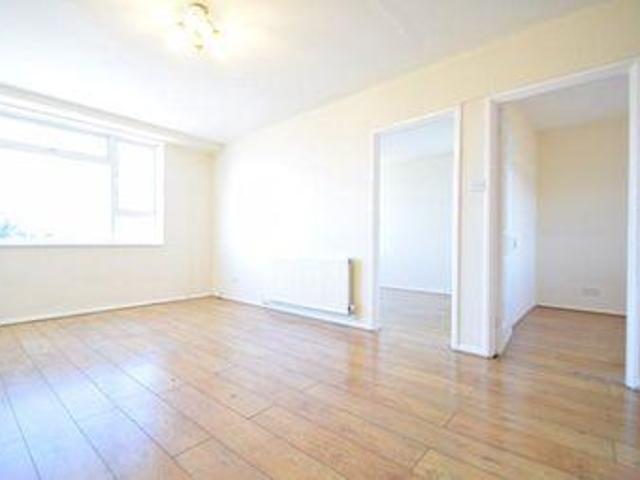 2 Bedrooms Flat for rent in Pettits Lane North, Romford RM1