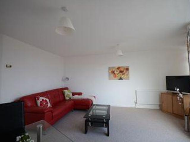 2 Bedrooms Flat for rent in Peascod Street, Windsor SL4