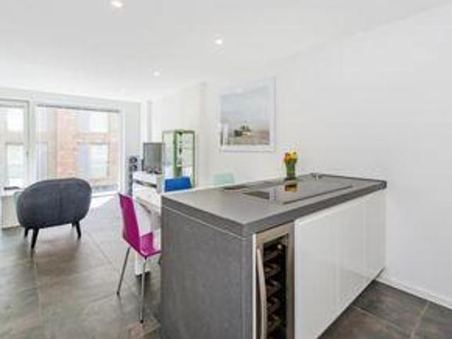 2 Bedrooms Flat for rent in Pear Tree Street, London EC1V