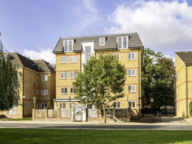 2 Bedrooms Flat for Rent in Peckham Rye | Foxtons