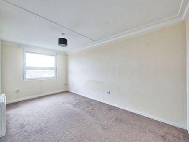 2 Bedrooms Flat for rent in Pellant Road, Fulham, London SW6