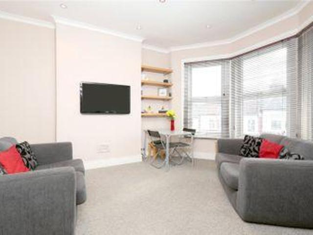2 Bedrooms Flat for rent in Pemberton Road, Harrin, London N4