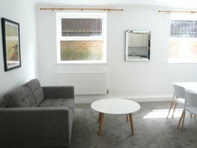 2 Bedrooms Flat for rent in Pembroke Road, London N8