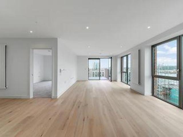 2 Bedrooms Flat for rent in Pendant Court, Royal Wharf, London E16