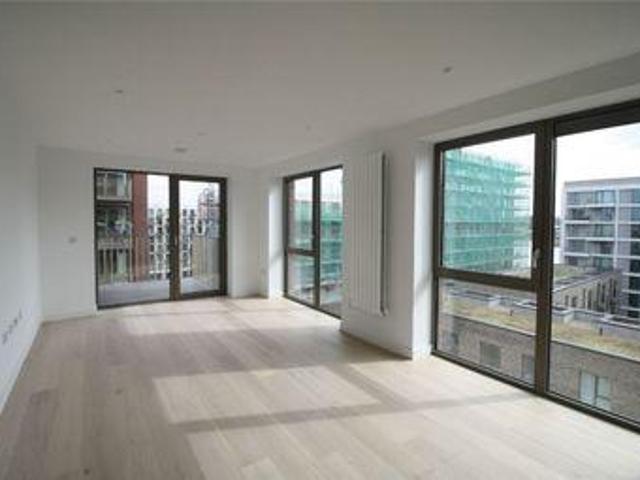 2 Bedrooms Flat for rent in Pendant House Royal Wharf E16