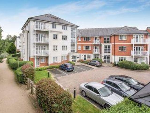 2 Bedrooms Flat for rent in Penhurst House, Sierra Road, High Wycombe HP11