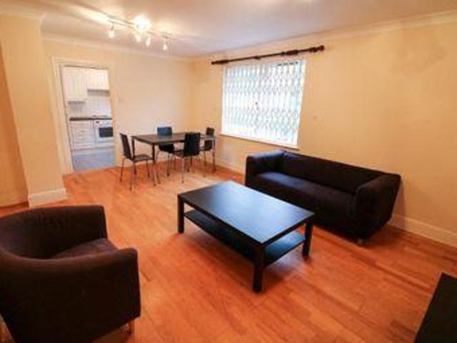 2 Bedrooms Flat for rent in Peninsula Court, 121 Eastferry Road, Canary Wharf, London E14