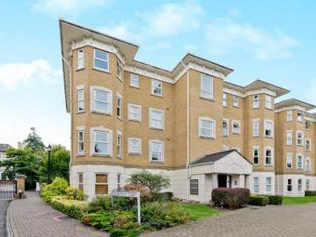 2 Bedrooms Flat for rent in Penners Gardens, Surbiton KT6