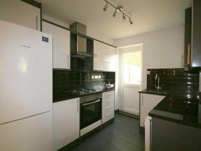2 Bedrooms Flat for rent in Pennine Drive, Golders Green Estate NW2