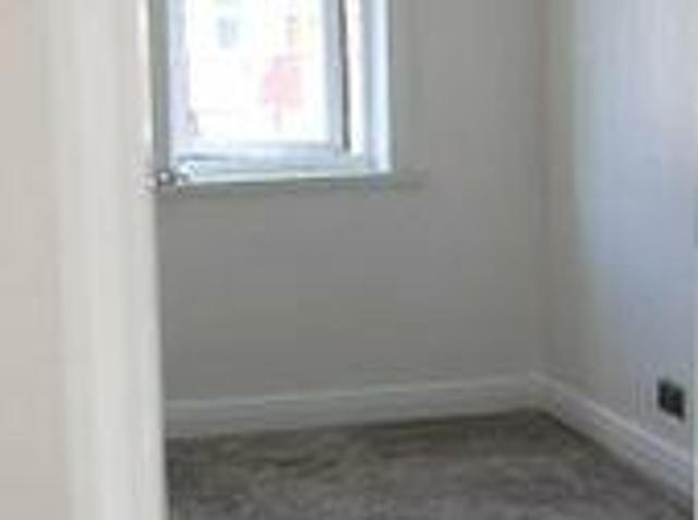 2 Bedrooms Flat for rent in Pennine Drive, Golders Green, London NW2