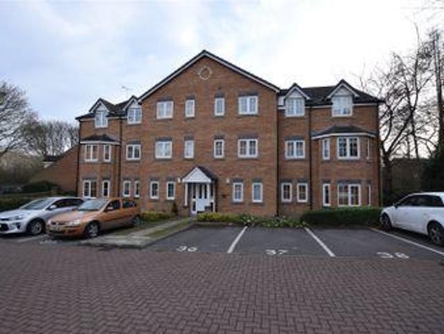 2 Bedrooms Flat for rent in Pennyfield Close, Meanwood, Leeds, West Yorkshire LS6