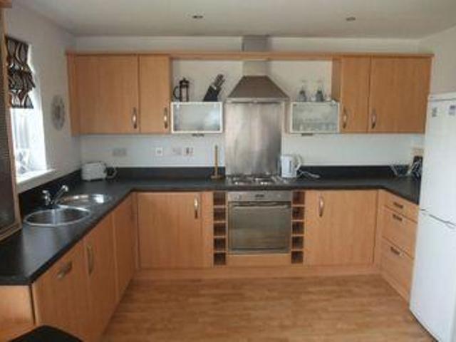 2 Bedrooms Flat for rent in Pentre Doc Y Gogledd, Llanelli SA15