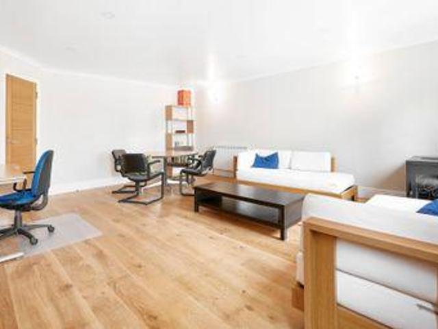 2 Bedrooms Flat for rent in Pepper Street, Canary Wharf E14