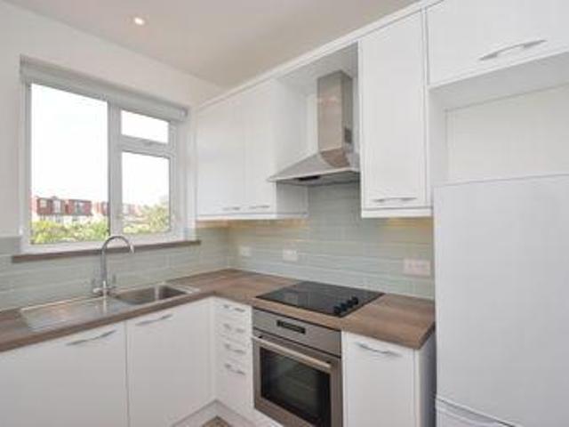 2 Bedrooms Flat for rent in Percy Road, Hampton TW12
