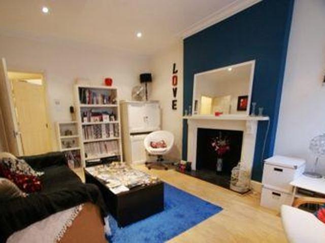 2 Bedrooms Flat for rent in Perham Road, Barons Court, London W14