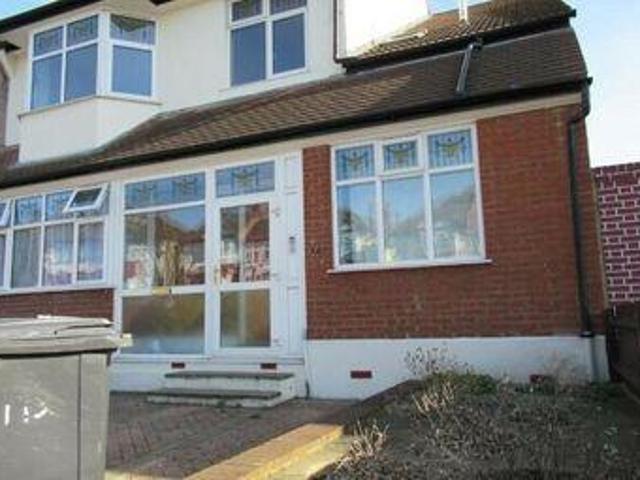 2 Bedrooms Flat for rent in Perry Hill, London SE6