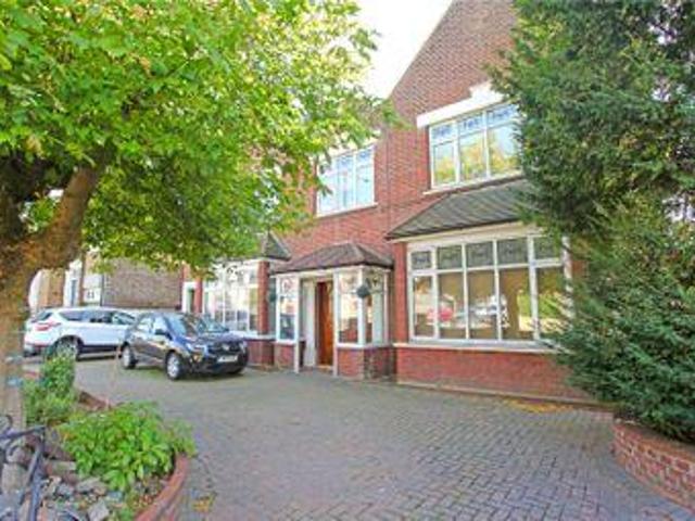 2 Bedrooms Flat for rent in Philip Lane, London N15