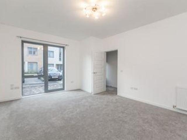 2 Bedrooms Flat for rent in Philip Terrace, Edinburgh EH16