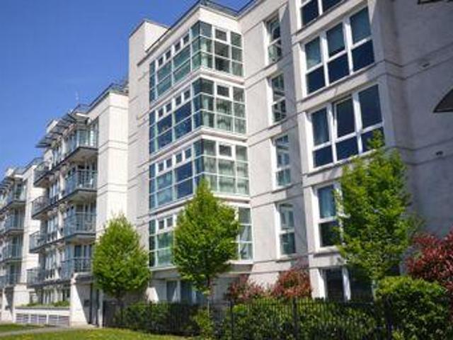 2 Bedrooms Flat for rent in Phoenix Way, London SW18