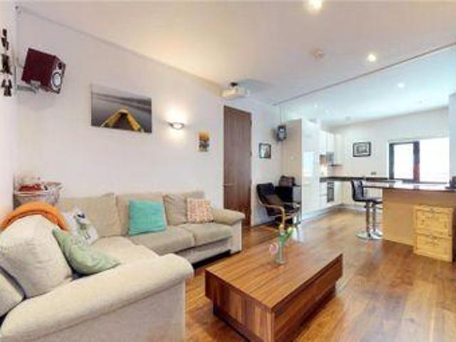 2 Bedrooms Flat for rent in Pitfield Street, London N1