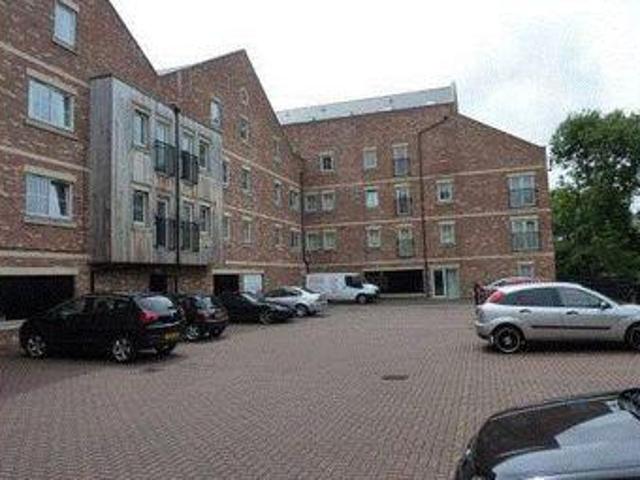 2 Bedrooms Flat for rent in Piccadilly Heights, Wain Avenue, Chesterfield S41