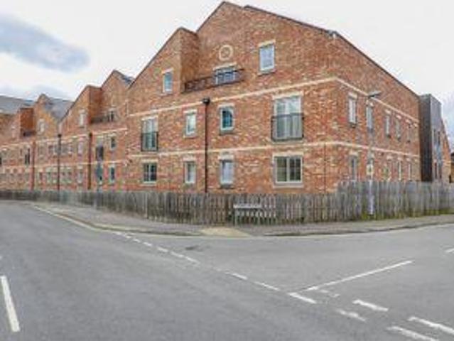 2 Bedrooms Flat for rent in Piccadilly Heights, Wain Avenue, Riverside Village S41