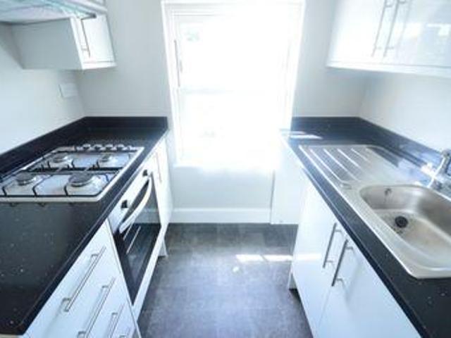 2 Bedrooms Flat for rent in Pier Road, Northfleet, Gravesend DA11