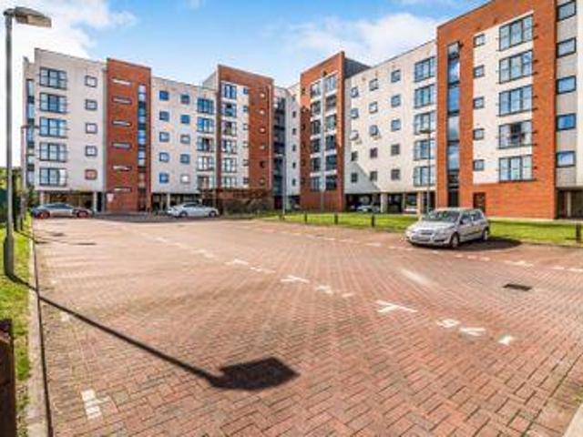 2 Bedrooms Flat for rent in Pilgrims Way, Salford M50