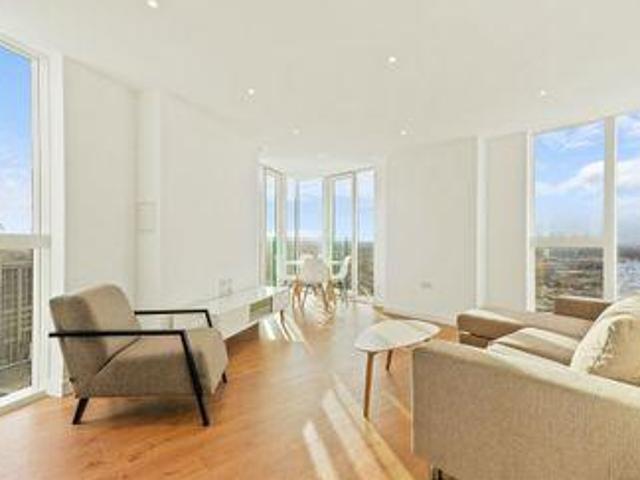 2 Bedrooms Flat for rent in Pinnacle Apartments, Saffron Central Square, Croydon, Surrey CR0