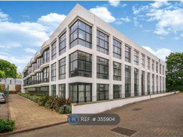 2 Bedrooms Flat for rent in Pioneer Centre, London SE15