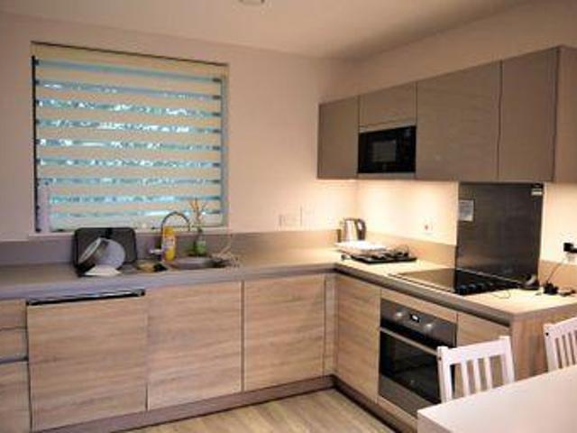 2 Bedrooms Flat for rent in Pioneer Court, Hammersley Road, London, Canning Town. E16