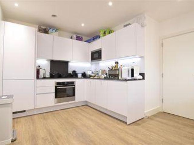 2 Bedrooms Flat for rent in Pipit Drive, London SW15
