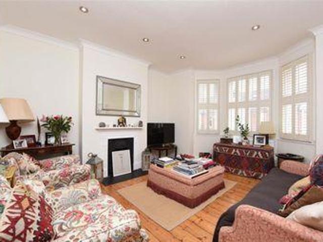 2 Bedrooms Flat for rent in Pirbright Road, London SW18