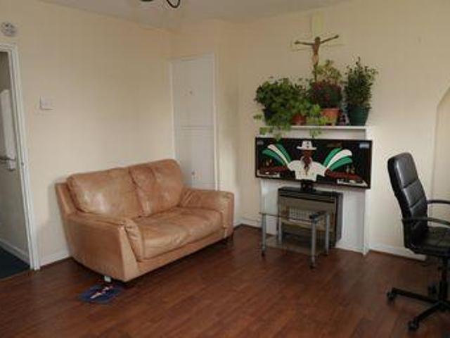 2 Bedrooms Flat for rent in Plummer Road, London, Clapham SW4