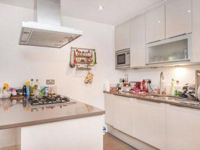 2 Bedrooms Flat for rent in Plumbers Row, London E1