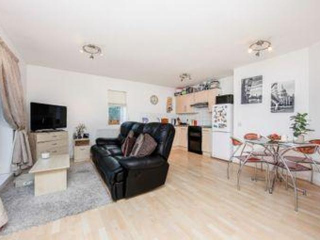 2 Bedrooms Flat for rent in Plumstead Road, London SE18