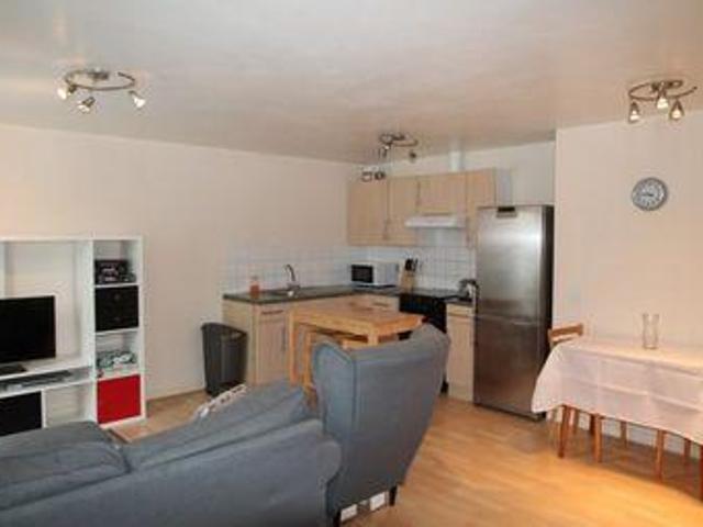 2 Bedrooms Flat for rent in Plumstead Road, London SE18