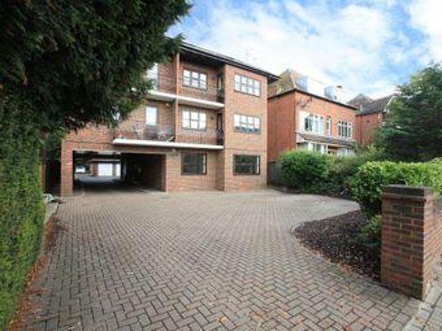 2 Bedrooms Flat for rent in Plaistow Lane, Bromley BR1
