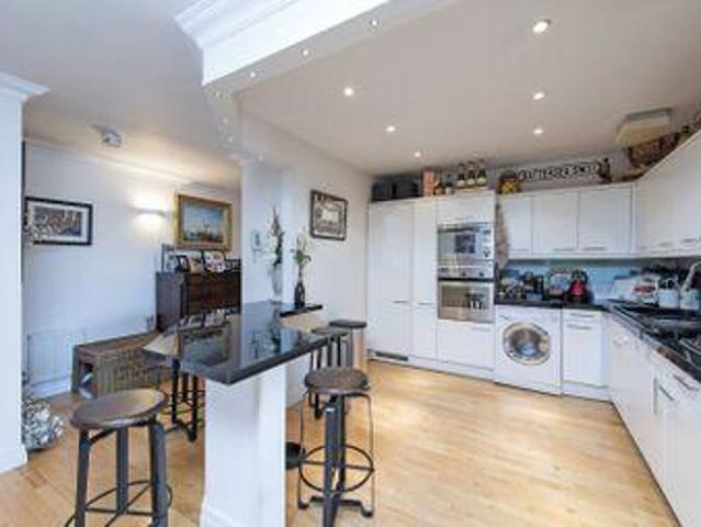 2 Bedrooms Flat for rent in Plantation Wharf, Battersea SW11