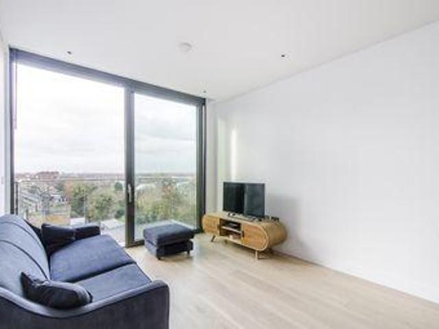 2 Bedrooms Flat for rent in Plaza Gardens, London SW15