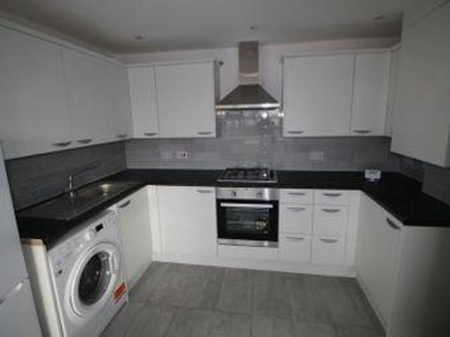 2 Bedrooms Flat for rent in Plomer Green Avenue, High Wycombe HP13