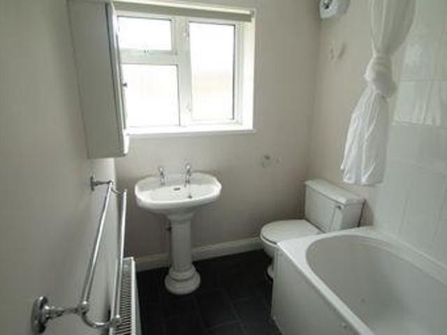 2 Bedrooms Flat for rent in Plough Lane, Wallington SM6