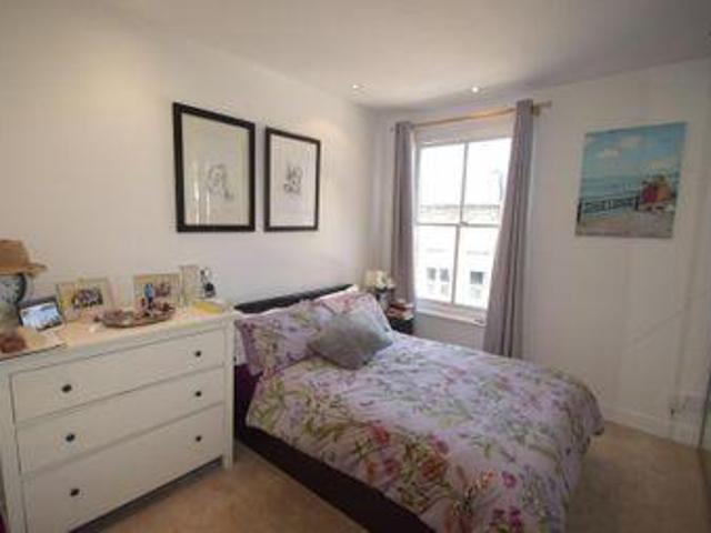 2 Bedrooms Flat for rent in Plough Road, London SW11