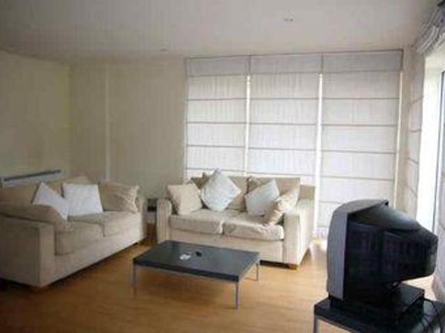 2 Bedrooms Flat for rent in Premier Place, Docklands, London E14