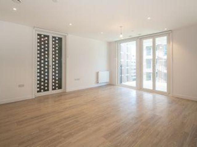 2 Bedrooms Flat for rent in Pressing Lane, Hayes UB3