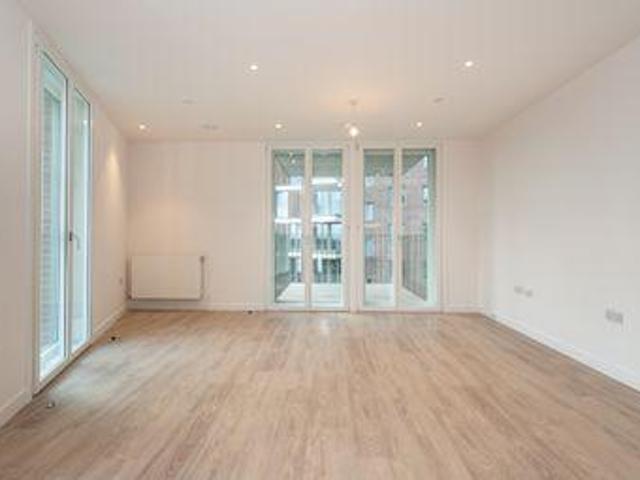 2 Bedrooms Flat for rent in Pressing Lane, Hayes UB3