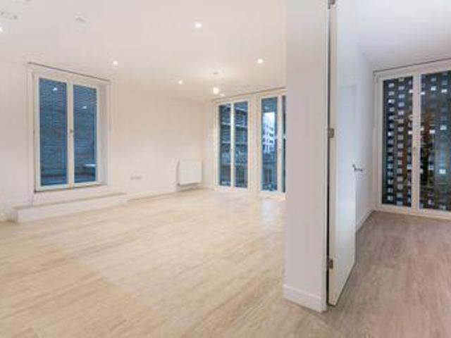 2 Bedrooms Flat for rent in Pressing Lane, Hayes UB3