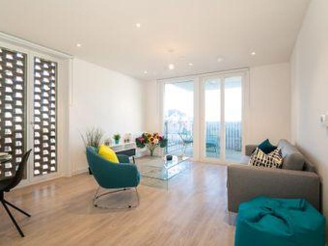 2 Bedrooms Flat for rent in Pressing Lane, Hayes UB3