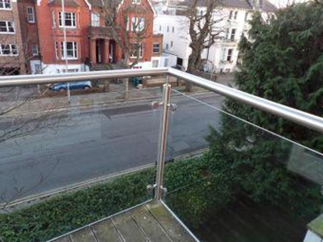 2 Bedrooms Flat for rent in Preston Park Avenue, Brighton BN1