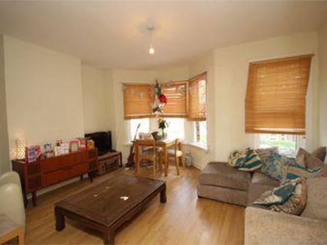 2 Bedrooms Flat for rent in Pretoria Avenue, London E17
